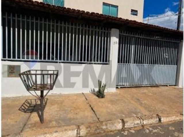 Prédio com 5 apartamento alugados para renda