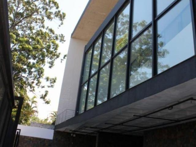 Prédio comercial no bairro Pedra Redonda