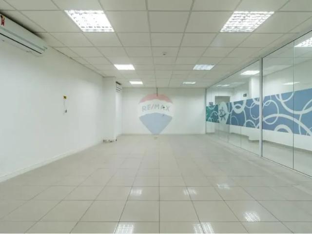 Prédio comercial a 400m do Metrô Carrão Disponível para Locação