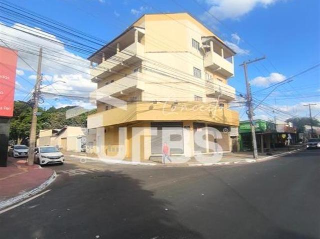 Prédio Comercial à venda| 6 Apartamentos| 2 Lojas Comerciais |460m² |