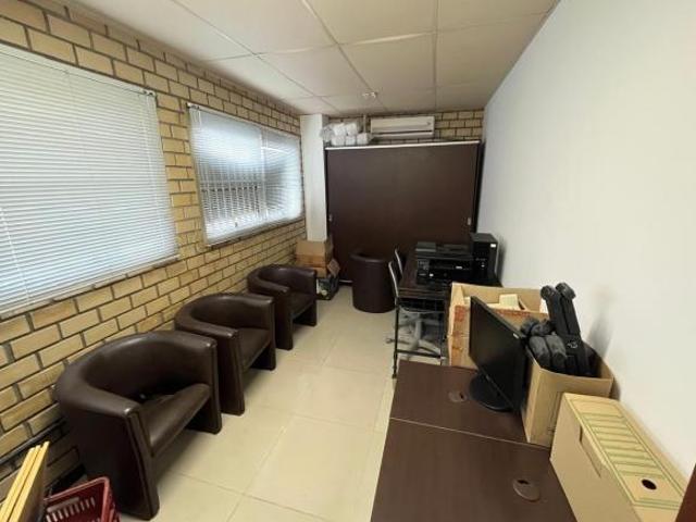 Prédio Comercial à venda com 5 salas, 400m², 6 vagas, Rua Laudelino Freire no bairro Sarandi em Port
