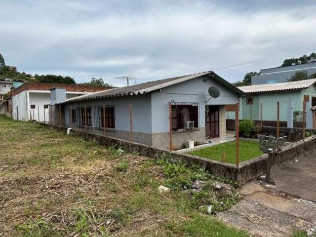 Prédio Comercial, Casa e Terreno Espaçoso