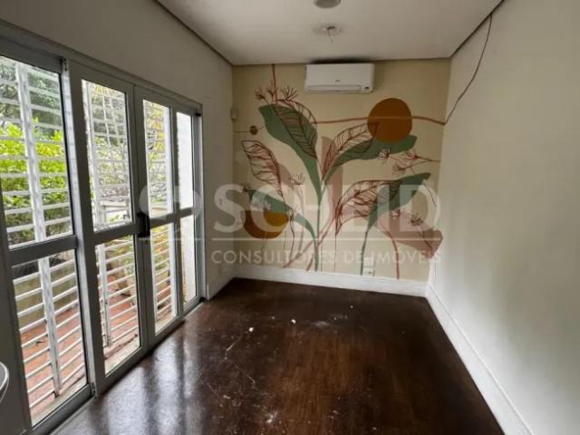Prédio comercial com 241m2 e 5 vagas em ótima localização no Pacaembu