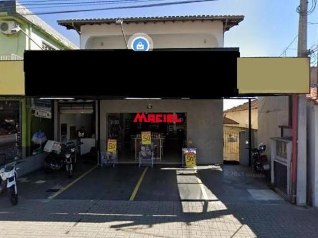 Prédio comercial com salão e edícula