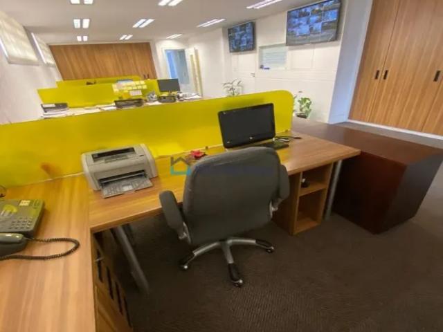 Prédio comercial completo com galpão, escritório e depósito na Vila das Mercês