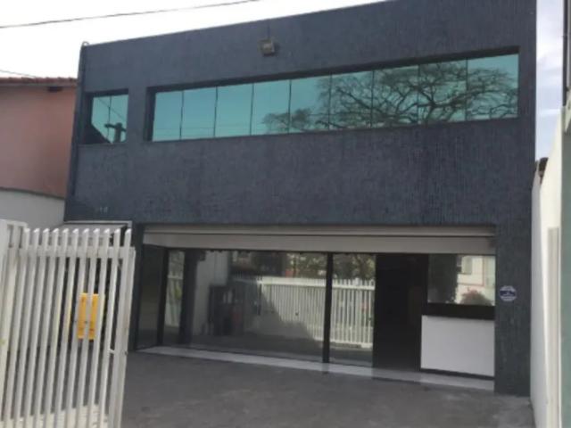 Prédio Comercial de Alto Padrão no Tatuapé, São Paulo SP: 450m², 5 Banheiros e 3 Vagas de Garagem!