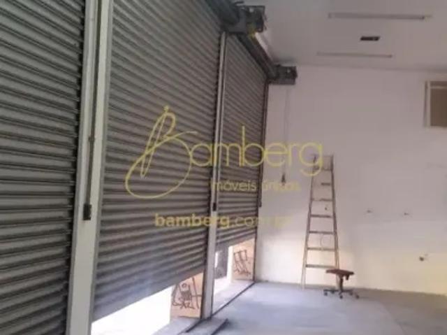 Prédio comercial de esquina no Alto da Boa Vista