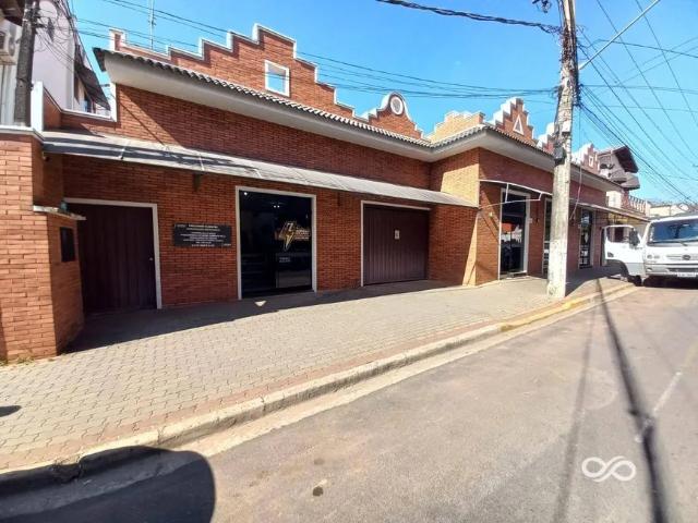 Prédio Comercial e 4 banheiros à Venda, 426 m² por R$ 3.710.000