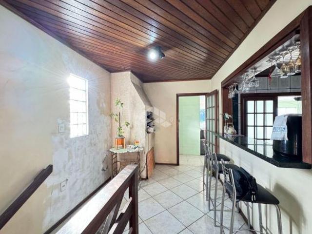 Prédio comercial e apartamento amplo na parte superior, no Bairro Margarida