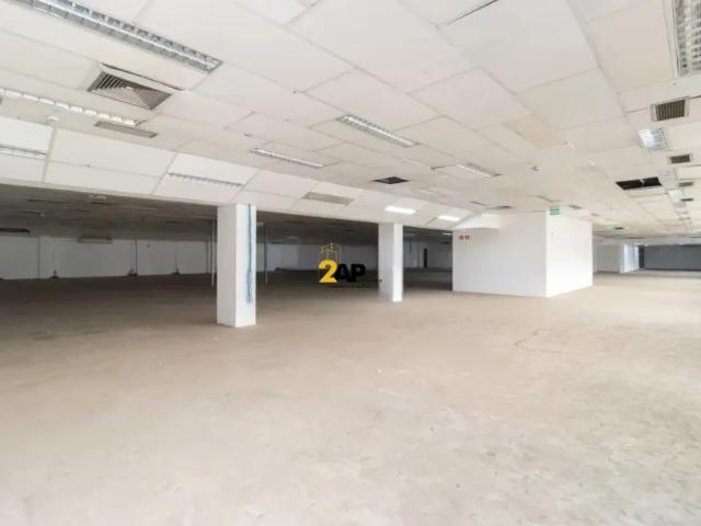Prédio comercial para locação na Barra Funda: 5 banheiros, 5 vagas, 3.300m² Imperdível!