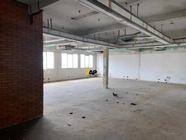 Prédio comercial para locação no Brooklin, com 8 banheiros e 35 vagas de garagem!