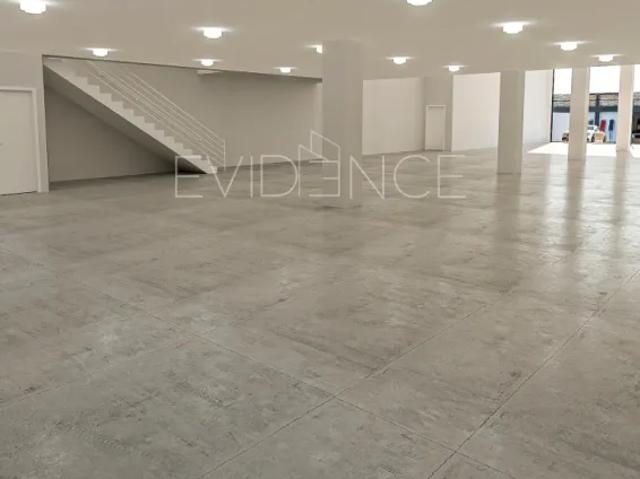 Prédio comercial para locação com 1287 m² de área útil no Anália Franco