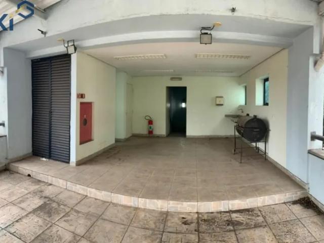 Prédio comercial pertinho do metrô santa cruz