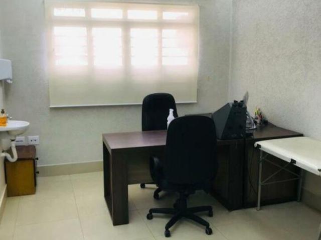 Prédio Comercial 21 salas, 88 banheiros Luz