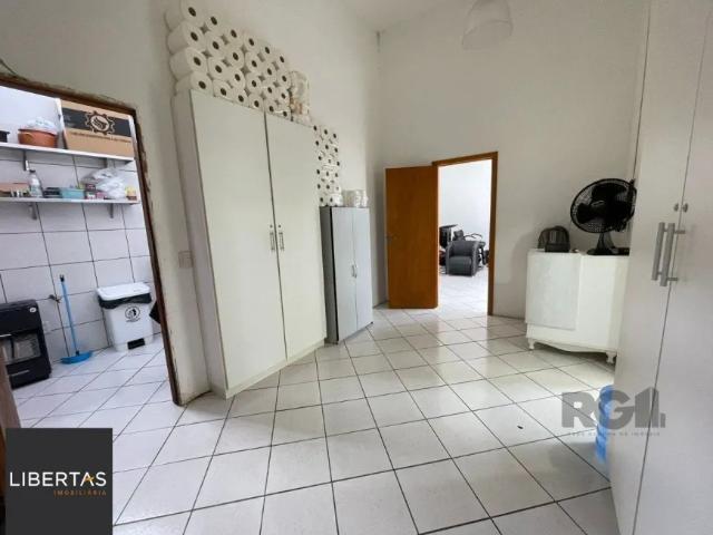Prédio comercial 225m², com 5 lojas individuais, pé direito alto Vila Conceição