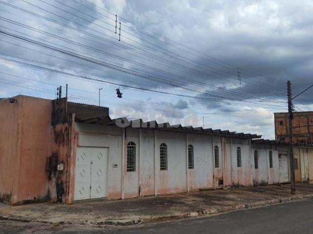 PREDIO COMERCIAL