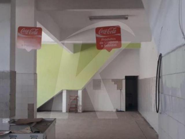 Prédio coml. com  3 imóveis para renda, salão com 120 metros, 2 apartamentos com  2 dormts