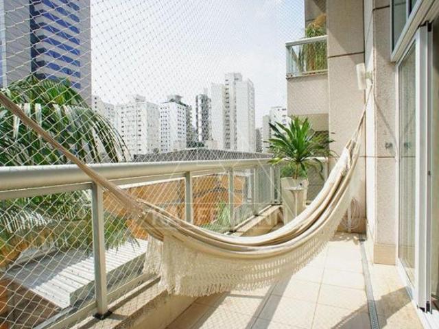 Prédio contemporâneo na Vila Nova Conceição