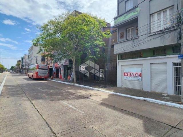 PRÉDIO CONTENDO LOJA TÉRREA E DOIS APARTAMENTOS, SENDO UM POR ANDAR