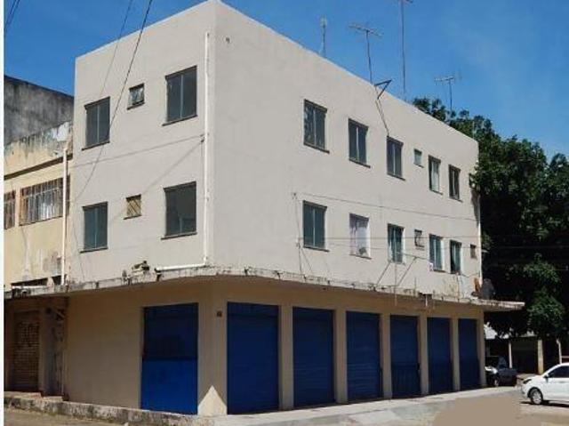 Prédio c/térreo + 2 pavimentos com 4 apartamentos e 5 Lojas CNG 8 Tag. Norte