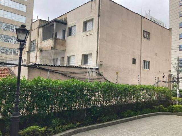 Prédio à venda com 14 apartamentos e 4 lojas Jardim Paulista