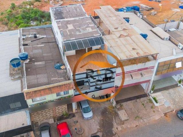Prédio à venda, com loja e apartamentos no Areal, em Águas Claras/DF
