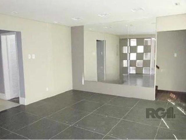 PRÉDIO A VENDA na rua Cairu, Navegantes Porto Alegre RS com aproximadamente 430m², com 2 pavimentos