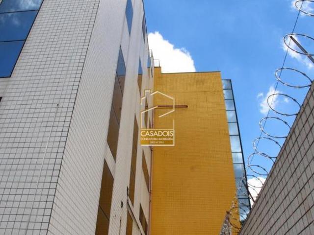 Prédio à venda ou para alugar com 2.116m², 20 salas, 2 elevadores e 15 vagas no