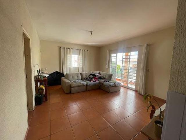 PRÉDIO DE ESQUINA NO RECANTO DAS EMAS COM APARTAMENTO 3 QUARTOS E LOJA COMERCIAL