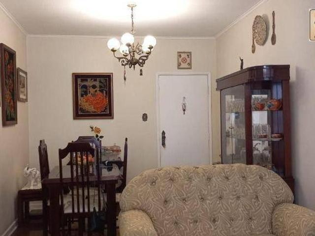 Predio de frente ao mar, com 02 dormitorios mais dep. de empregada, sala 02 ambientes, amplos quarto