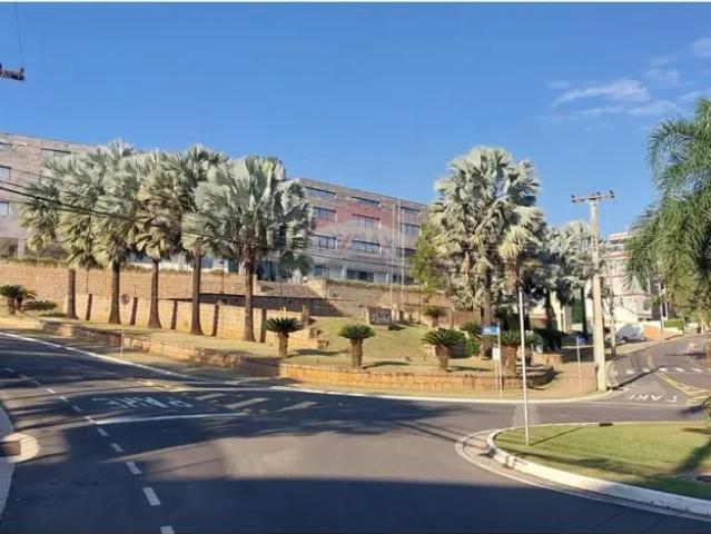 Prédio empresarial no Alphaville Campinas às margens da rodovia