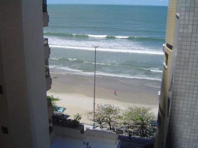 PRÉDIO FRENTE MAR !