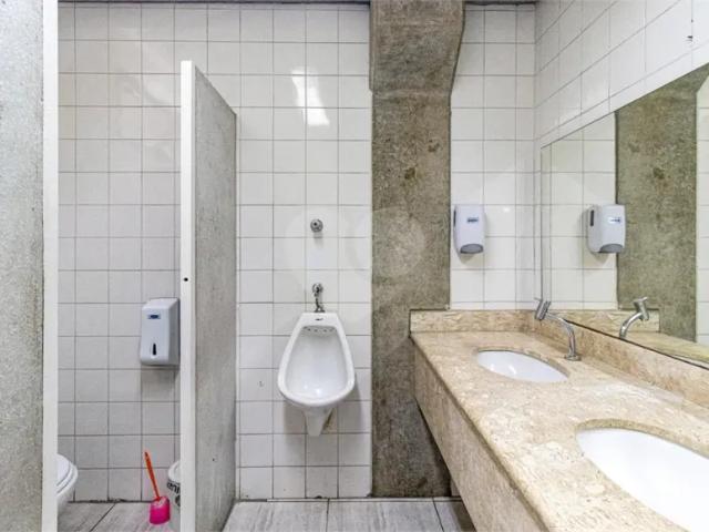 Prédio inteiro à venda em Alto De Pinheiros SP