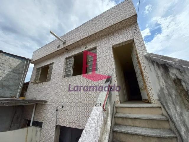 Prédio inteiro para venda com loja comercial no primeiro andar