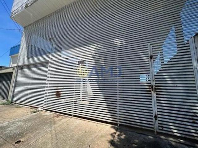 Prédio inacabado na Vila Redenção