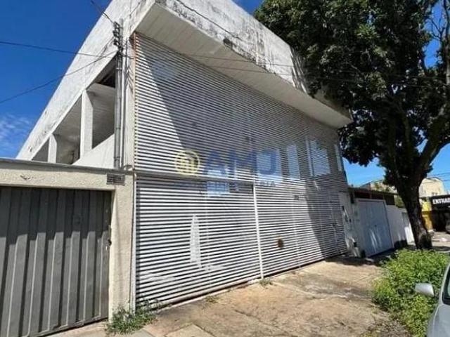 Prédio inacabado na Vila Redenção