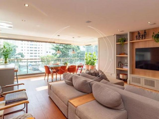 Prédio novo, 158m² e na copa das árvores e a poucos passos do Ibirapuera!