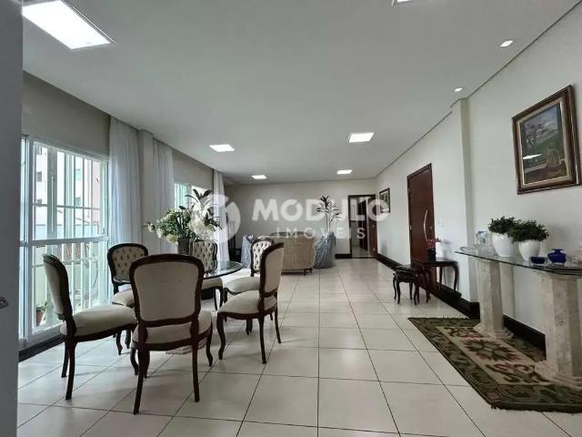 Prédio para Venda em Uberlândia/MG Santa Mônica 3 Quartos