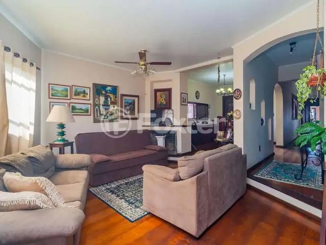 Prédio para Venda em Porto Alegre/RS São João 8 Quartos