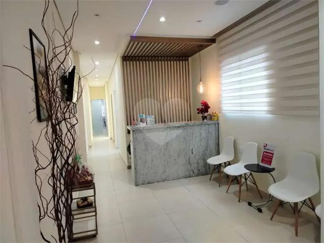 Prédio para Venda em São Paulo/SP Vila Mariana