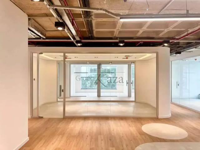 Prédio para Venda em São Paulo/SP Brooklin 7 Quartos