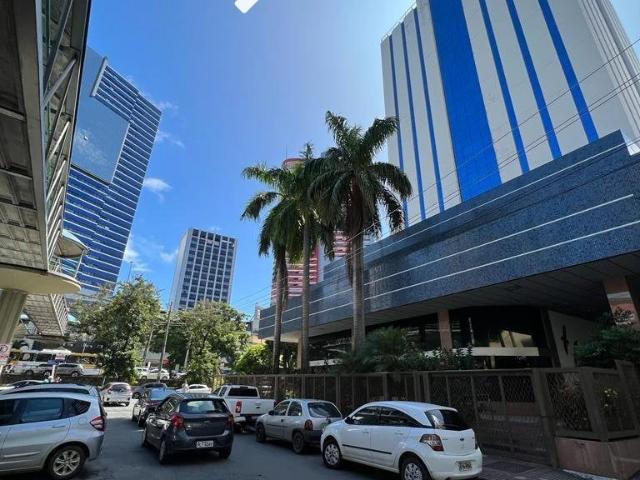 Prédio para Venda em Salvador/BA Caminho das Árvores