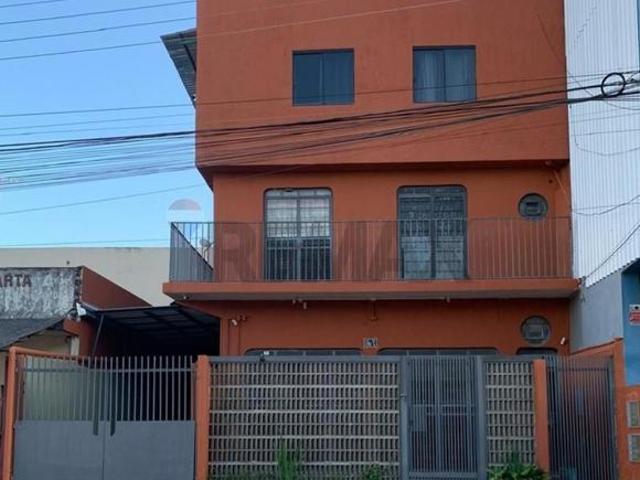 Prédio para venda no Guará II aceita financiamento. Excelente para INVESTIMENTO!