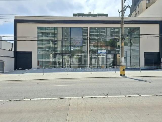 Prédio para locação com 2.137m² entre as estações do metrô Alto da Boa Vista e Borba Gato