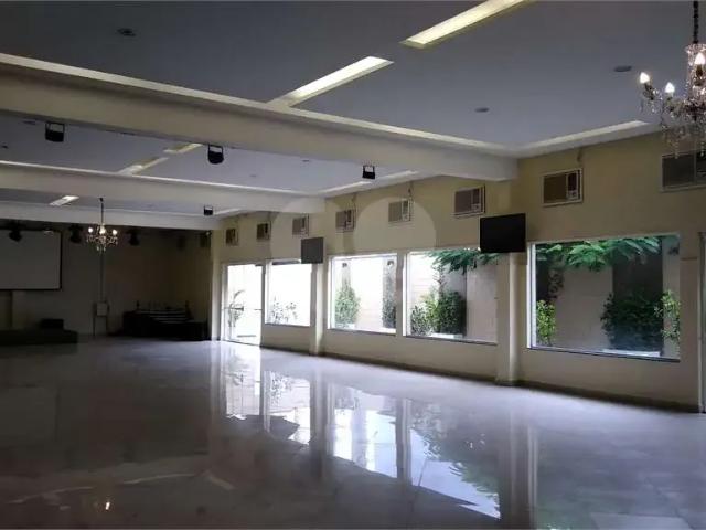 Prédio para Locação em São Paulo/SP Limão