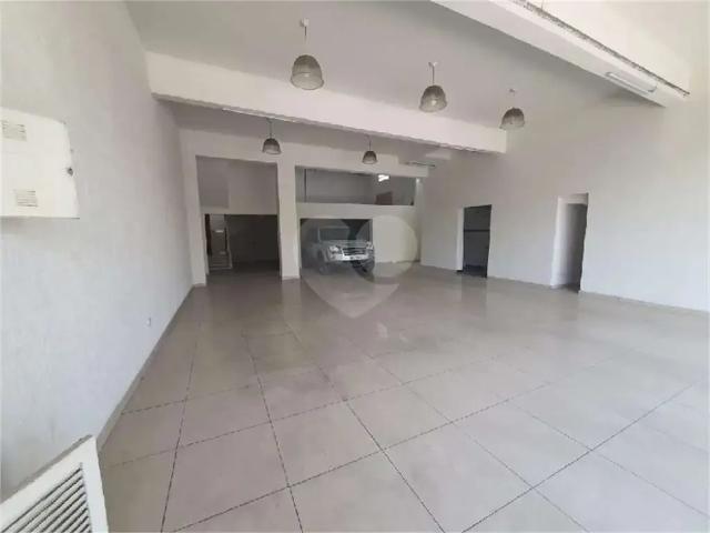 Prédio para Locação em São Paulo/SP Pari