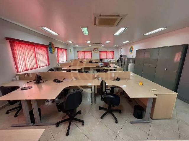 Prédio para Locação em São Paulo/SP Veleiros 8 Quartos