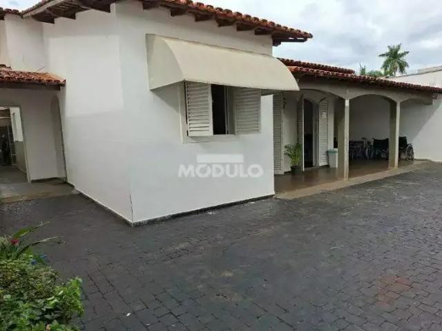 Prédio para Locação em Uberlândia/MG Osvaldo Rezende 8 Quartos