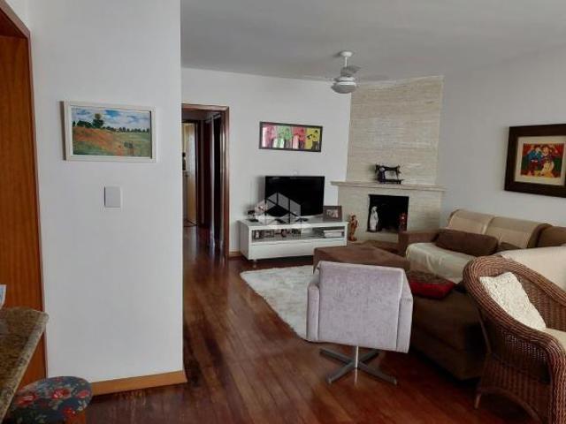 Prédio residencial com 03 apartamentos independentes e 06 vagas, Bairro Petrópolis POA/RS