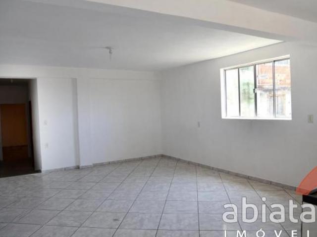 Prédio residencial à venda com 6 casas em Taboão da Serra